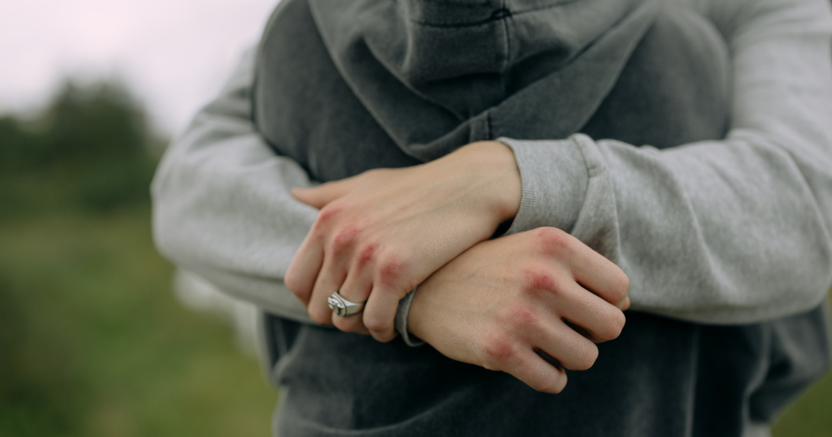 People with dark personality traits use touch to manipulate their ...