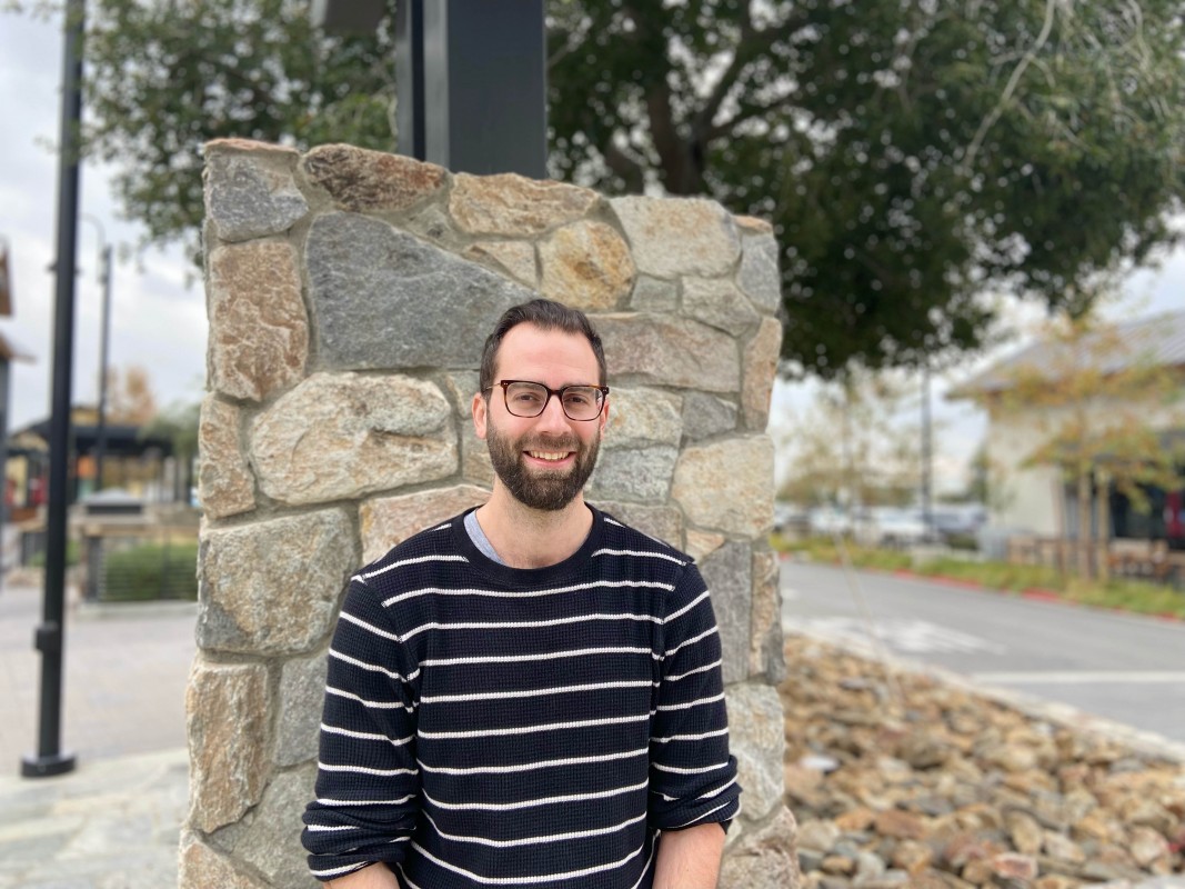 New book analyzes the concept of motion in film - Binghamton News